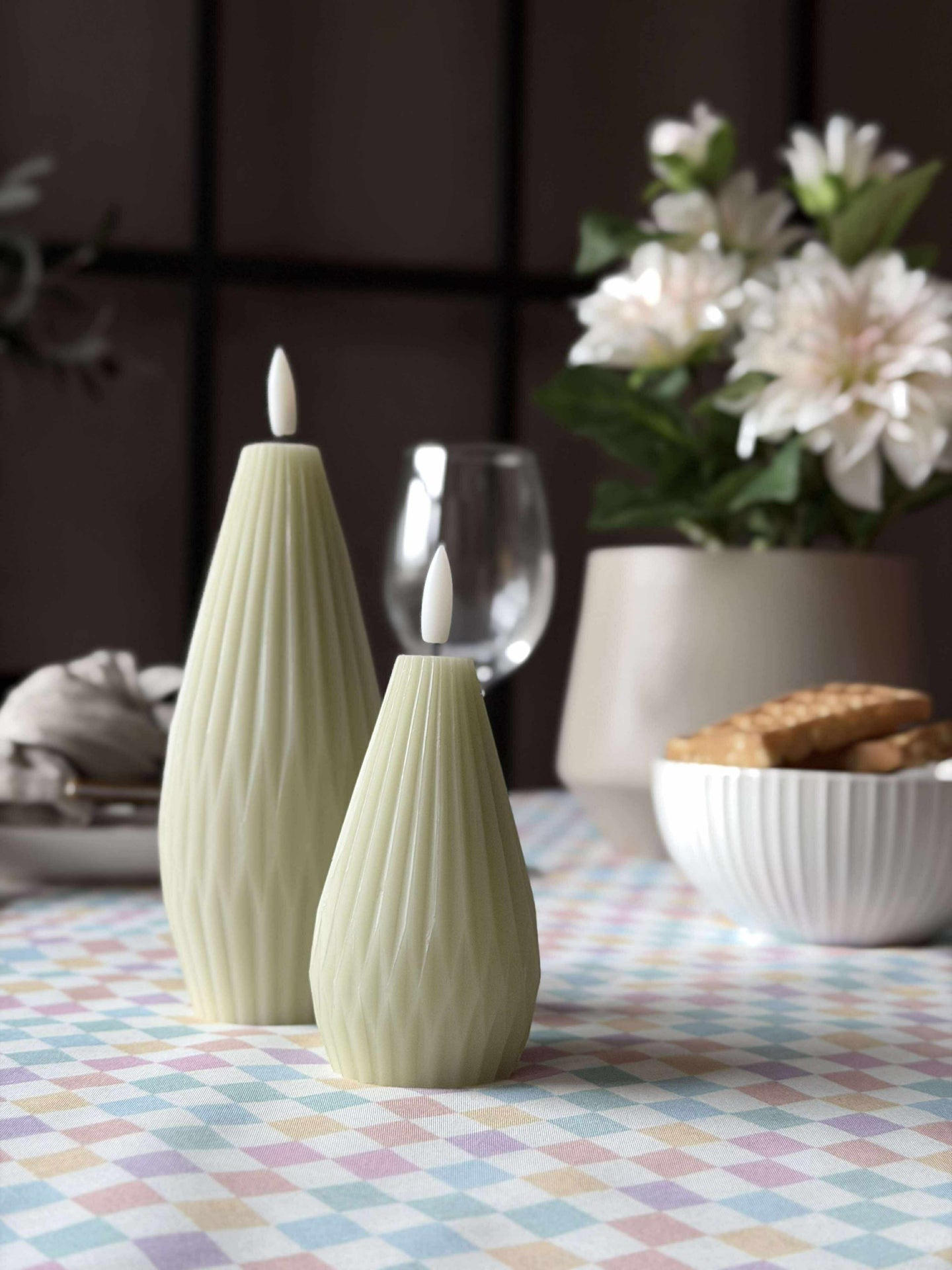 LED-ljus - Grön vår | Vackra rillade ljus i vax – VIAMAJA.SE