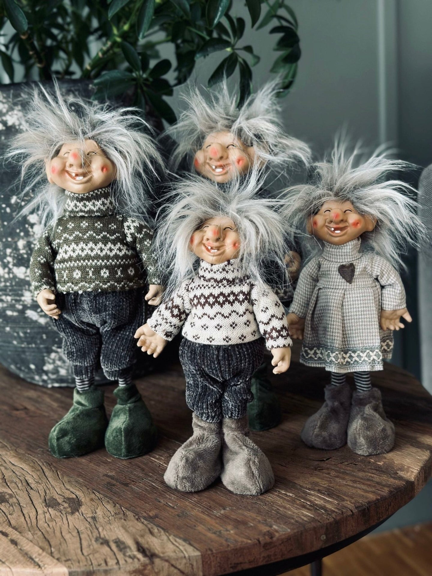 Trollpappa Leo | Charmig troll i gröna/grå färger – VIAMAJA.SE